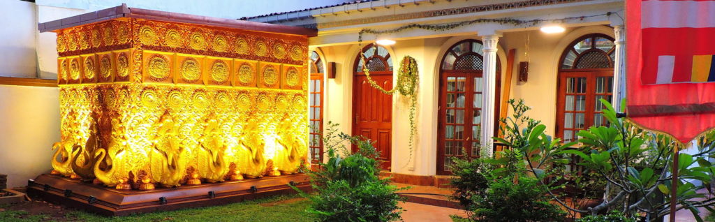 Offer Aloka Puja - Colombo Dhamma Friends